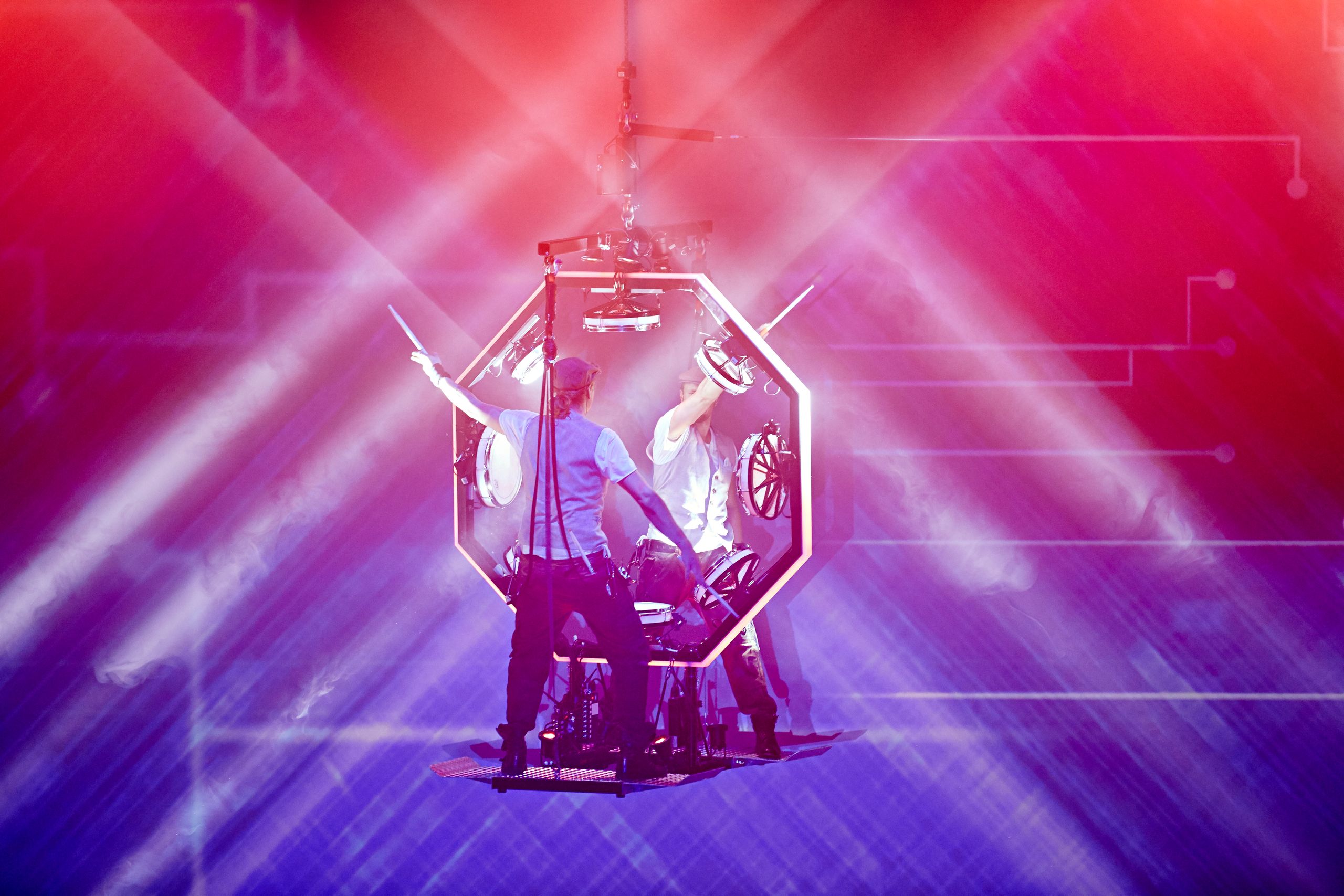 Flying Octagon: A multi-directional drum-battle - floating up in the air